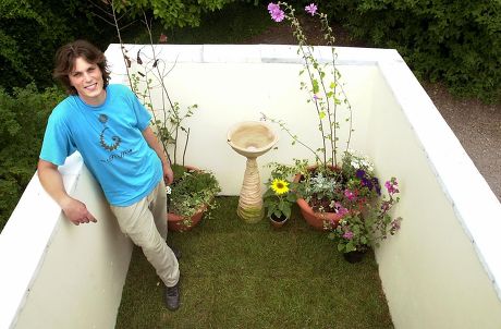 __COUNT__ DANIEL LOBB IN 'ROSE COTTAGE', A CONVERTED CARAVAN, BRITAIN ...