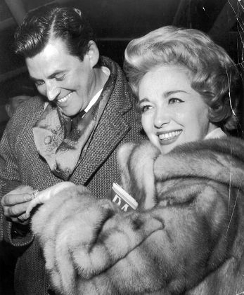 Actress Marion Ryan Showing Her Engagement Editorial Stock Photo ...