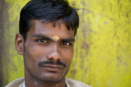 51 Bindi mark on forehead Stock Pictures, Editorial Images and Stock ...