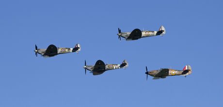 Three Spitfires Hurricane Aircraft Heritage Hanger Editorial Stock ...