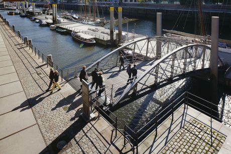 56 Pontoon bridge building Stock Pictures, Editorial Images and Stock ...