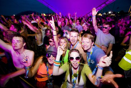 6 Audience laughing crowds Stock Pictures, Editorial Images and Stock ...