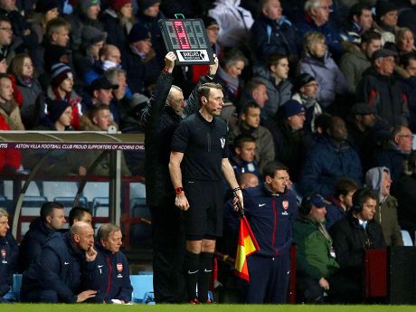 Fourth Official Signals Eight Minutes Added Editorial Stock Photo ...