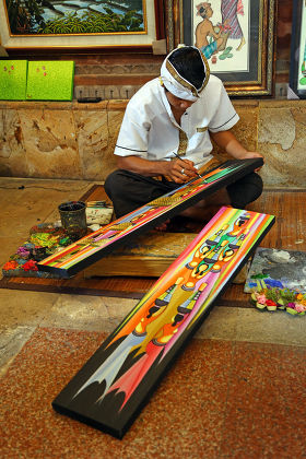 Traditional Indonesian Artist Painting Batuan Village Editorial Stock ...
