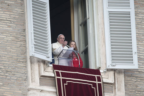 Pope Francis I peace doves attacked by crow and seagull, Vatican City ...