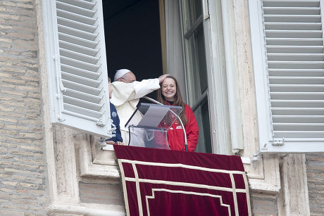 Pope Francis I peace doves attacked by crow and seagull, Vatican City ...