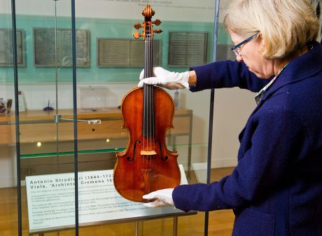 72 Viola musical instrument Stock Pictures, Editorial Images and Stock ...