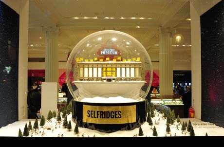 Selfridges Department Store Christmas Window Featuring Editorial Stock ...