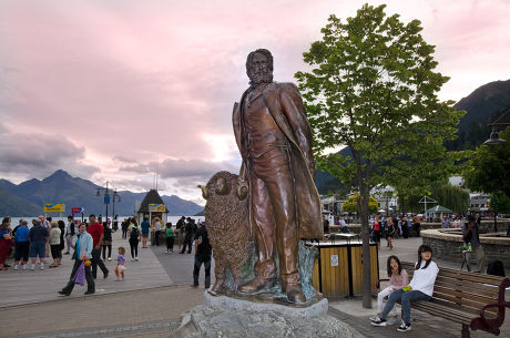 William Gilbert Rees Statue Queenstown New Editorial Stock Photo ...