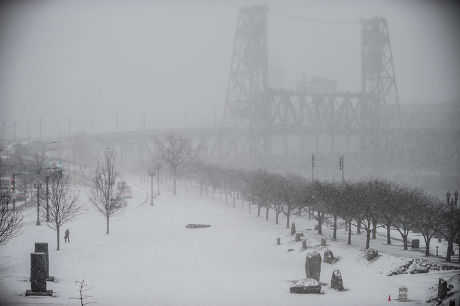 __COUNT__ Cold Weather in Portland, Oregon, America - 06 Feb 2014 Stock ...