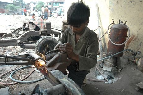 Child Labour Welding Auto Rickshaw Chasis Editorial Stock Photo - Stock ...
