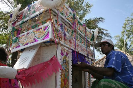 250 Palanquin porters Stock Pictures, Editorial Images and Stock Photos ...