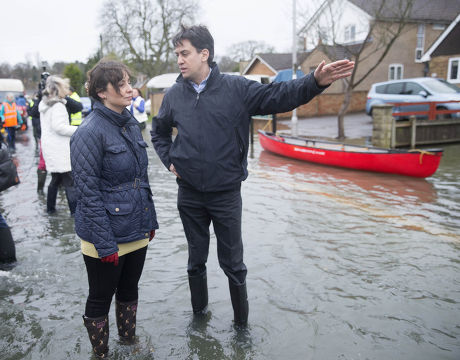 Residents Purley Battle Floods Editorial Stock Photo - Stock Image ...