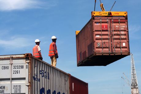 60 Men loading trucks Stock Pictures, Editorial Images and Stock Photos ...
