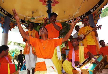 Hindu Devotees Singing Hymns Lord Shiva Editorial Stock Photo - Stock ...