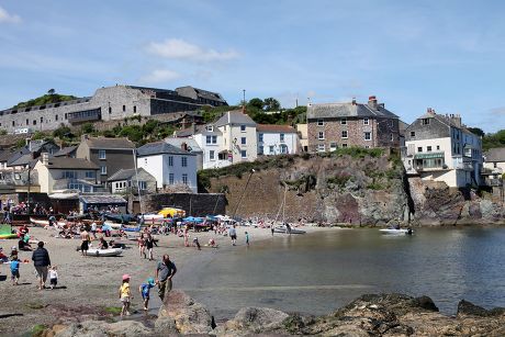 Cawsand Beach Holidaymakers Plymouth Sound Editorial Stock Photo ...