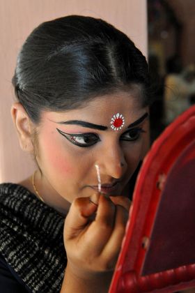 250 Getting ready for performance Stock Pictures, Editorial Images and ...