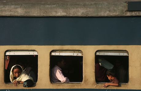 Homebound People Crowd Train Chittagong Railway Editorial Stock Photo ...