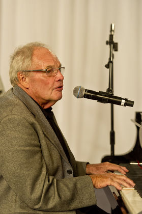 87 Tony hatch Stock Pictures, Editorial Images and Stock Photos ...