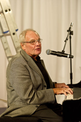 87 Tony hatch Stock Pictures, Editorial Images and Stock Photos ...