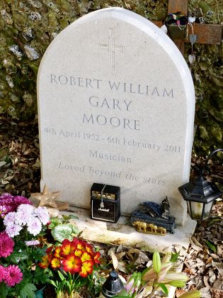fotos de Gary Moores Grave Foto stock editorial - Imagem stock ...