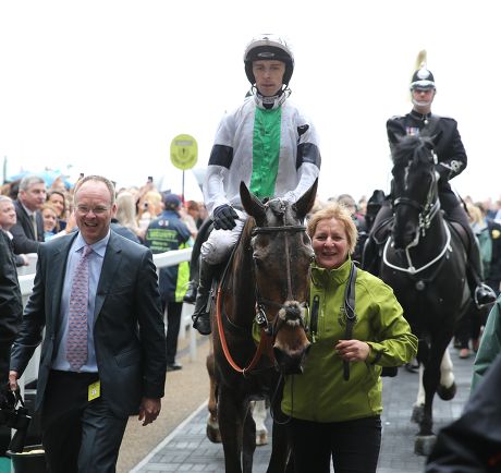 Pineau De Leighton Aspell Win Crabbies Editorial Stock Photo - Stock ...