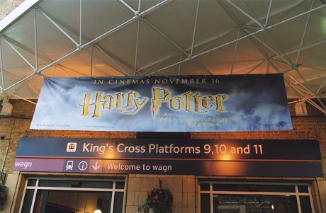 2 Britain advertising promoting 'harry potter and the philosopher's ...