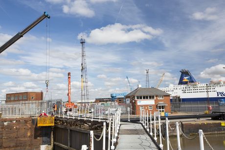 250 Quay crane Stock Pictures, Editorial Images and Stock Photos ...