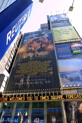 One Times Square Now Covered Advertisements - Foto de stock de ...