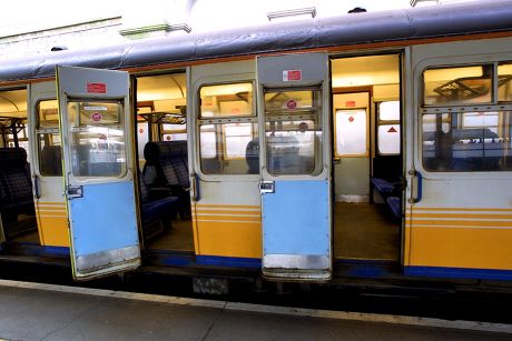 Old Fashioned Slam Door Train New Editorial Stock Photo - Stock Image ...