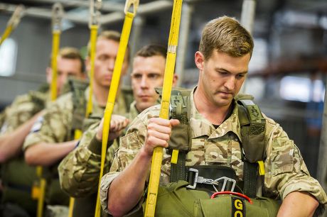 16 Air Assault Brigade Paratroopers Training Editorial Stock Photo ...