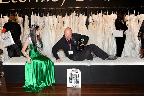 Professional Photographer Explaining Pose Model Harrogate Editorial Stock Photo - Stock Image ...