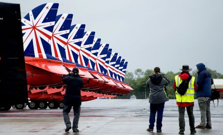 The Red Arrows line up at RAF Fairford, Swindon, Britain - 04 Jun 2014 ...