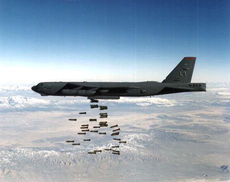 fotos de B52h Drops Load M117 750lb Bombs - Foto de stock de contenido ...