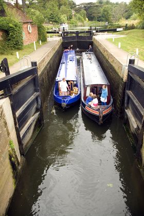 Navigating Narrow Boat Lock River Avon Editorial Stock Photo - Stock ...