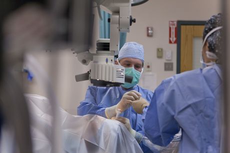 Model Released Ophthalmologist Performing Cataract Surgery Editorial ...