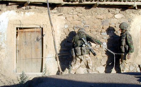 Royal Marines 45 Commando Patrolling Jacana Editorial Stock Photo ...