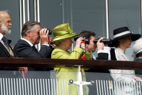 Queen Elizabeth Ii Watching Through Binoculars Editorial Stock Photo ...