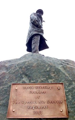 __COUNT__ SAS STATUE UNVEILED IN HONOUR OF ITS FOUNDER DAVID STIRLING ...