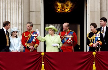 Queen Elizabeth Ii Waving Crowd On Editorial Stock Photo - Stock Image ...
