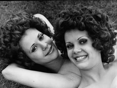 obituary - 'twins evil' star mary collinson Fotos stock de (exclusiva ...