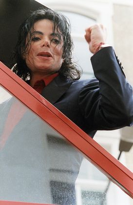 __COUNT__ MICHAEL JACKSON IN EXETER PROTESTING AGAINST SONY RECORDS ...