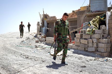 Daily life of a Kurdish peshmerga fighter, Khanaqin, Iraq - 29 Jun 2014 ...