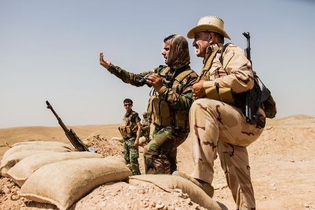 imágenes de Kurdish peshmerga fighters preparing to defend against ISIS ...