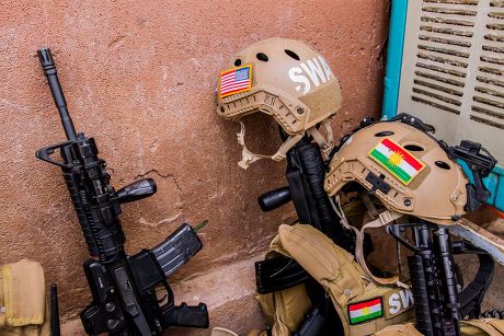 imágenes de Kurdish peshmerga fighters preparing to defend against ISIS ...