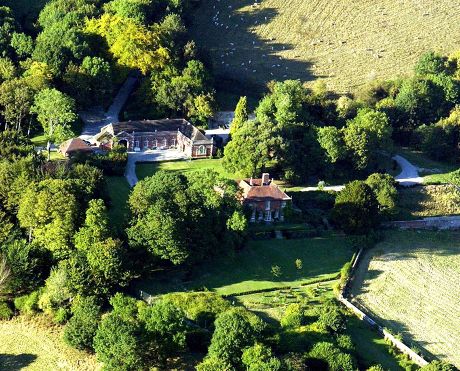 ASHCOMBE HOUSE RESIDENCE OF MADONNA, WILTSHIRE, BRITAIN - 13 SEP 2002 ...