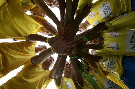 9 Hand circle game Stock Pictures, Editorial Images and Stock Photos ...
