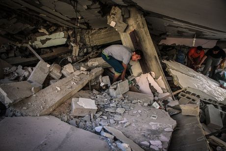 250 Bombed out buildings Stock Pictures, Editorial Images and Stock ...