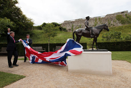 __COUNT__ General Jack Seely and Warrior sculpture unveiling at ...