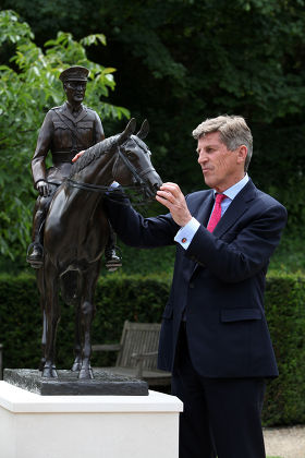 __COUNT__ General Jack Seely and Warrior sculpture unveiling at ...